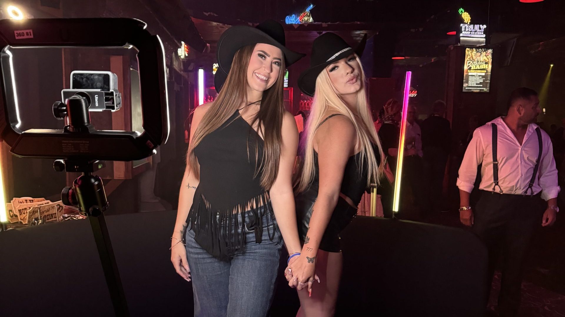 360 VIP Experience - Proparazzi Photo Booths